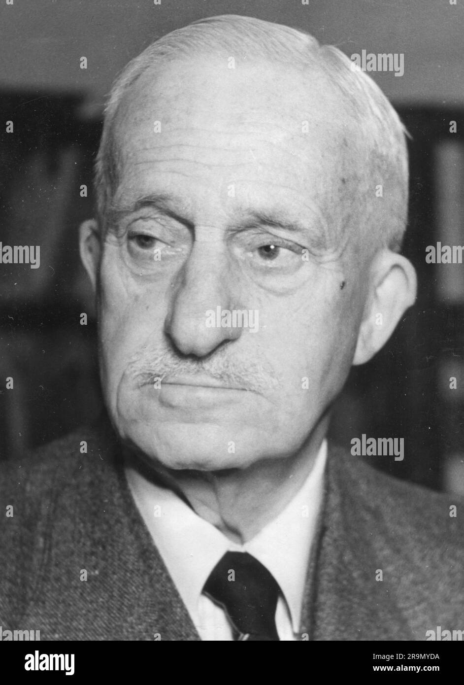 German scientist 1940s hi-res stock photography and images - Alamy
