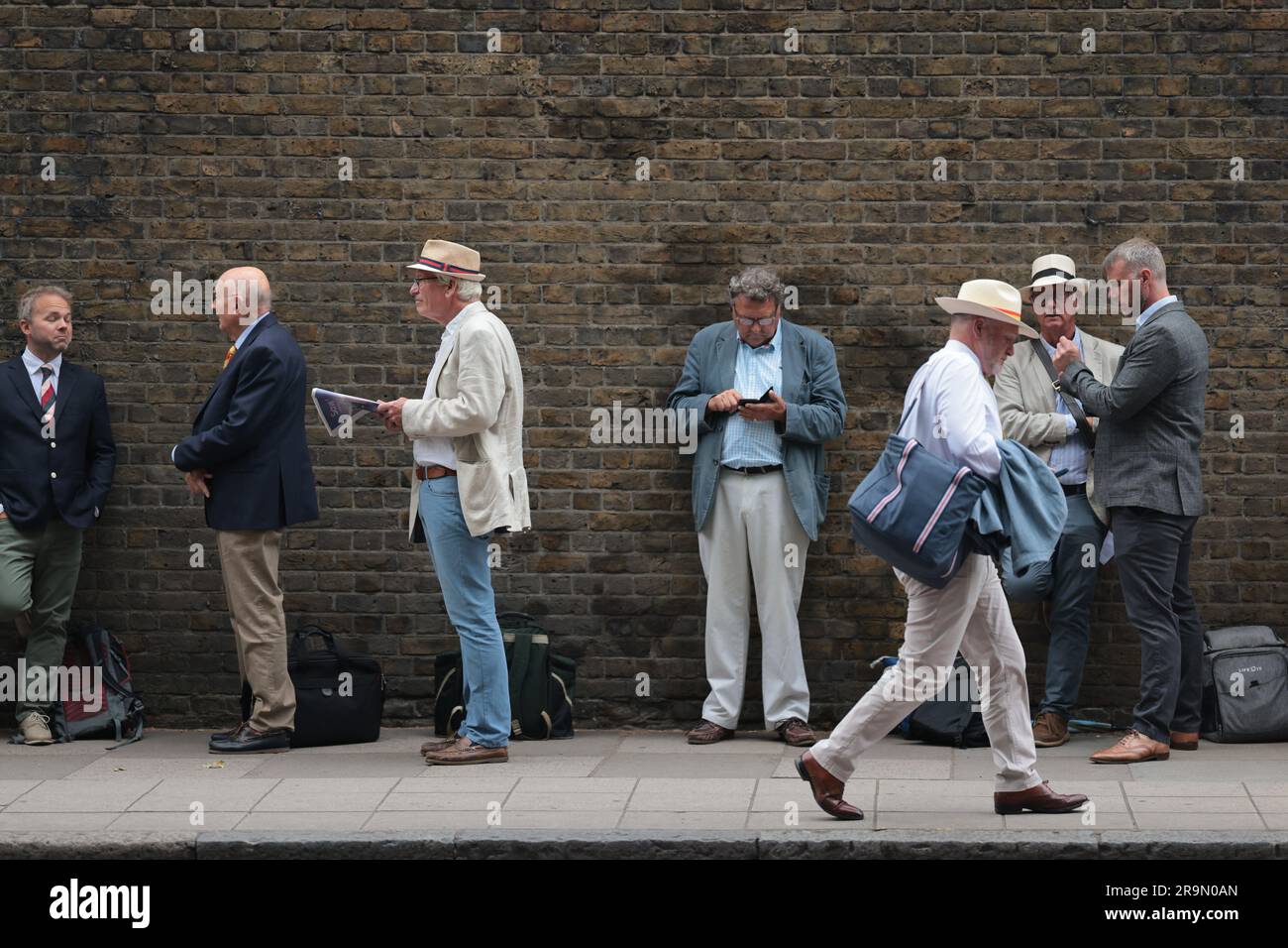 Mcc members queue hi-res stock photography and images - Alamy