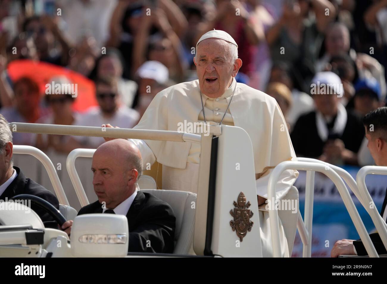 Pope Francis arrives in St. Peter's Square for his weekly general ...