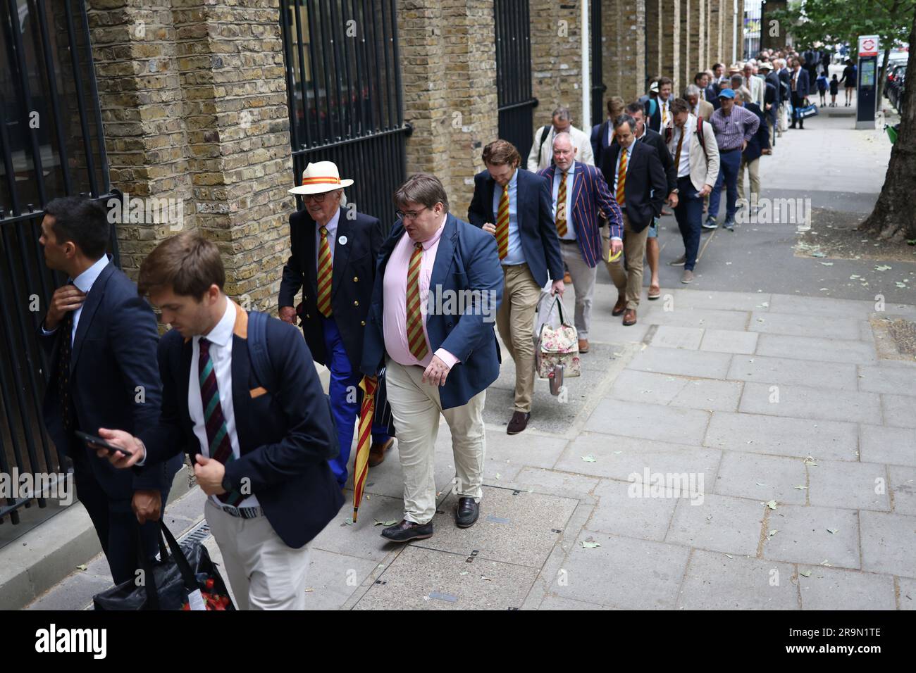 Mcc members queue hi-res stock photography and images - Alamy