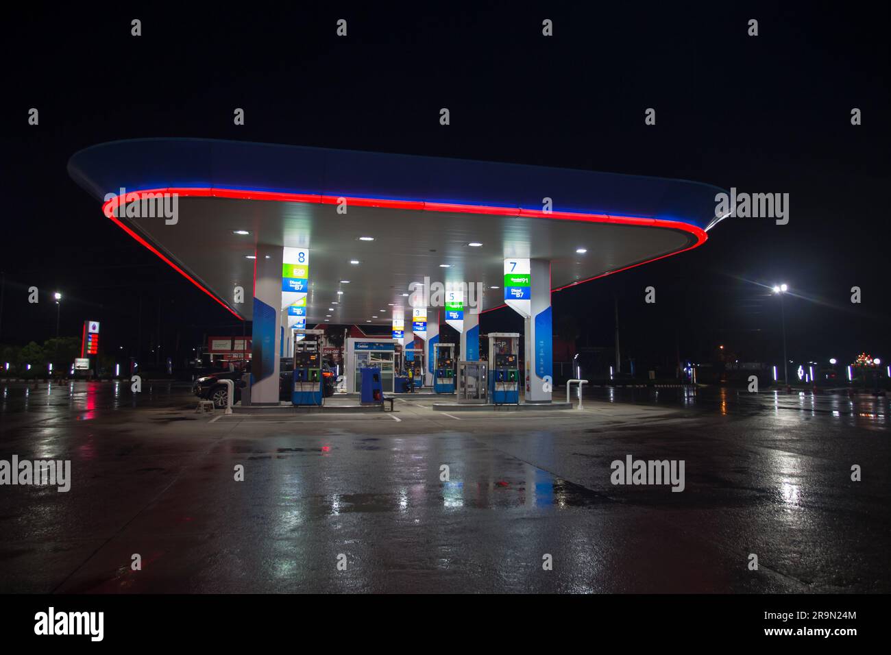Ptt fuel station hi-res stock photography and images - Alamy
