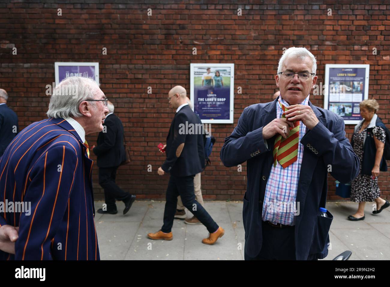 Mcc members queue hi-res stock photography and images - Alamy
