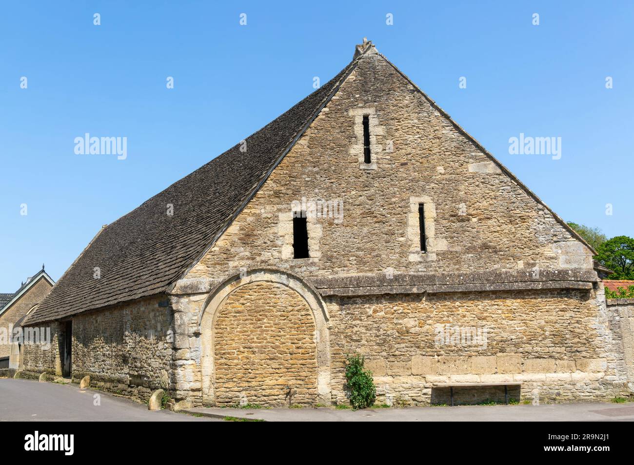 Historic tithe barn in the village of lacock hi-res stock photography ...
