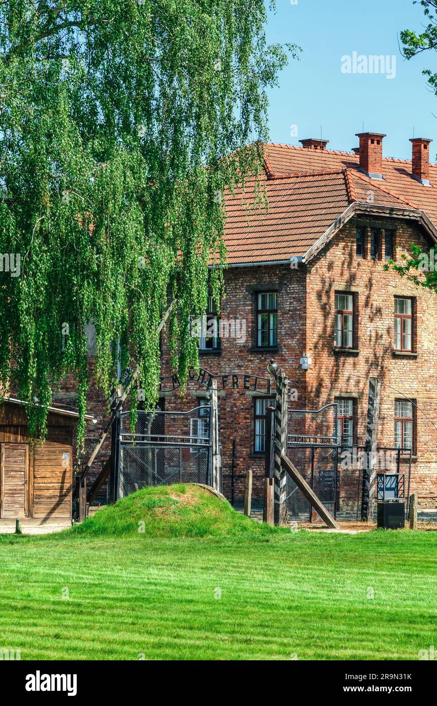Auschwitz entrance sign hi-res stock photography and images - Alamy