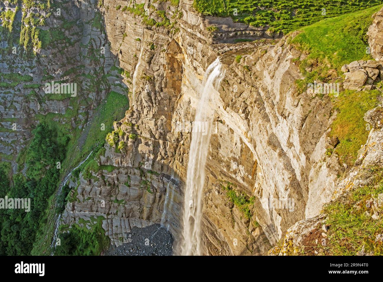 High country waterfall hi-res stock photography and images - Alamy