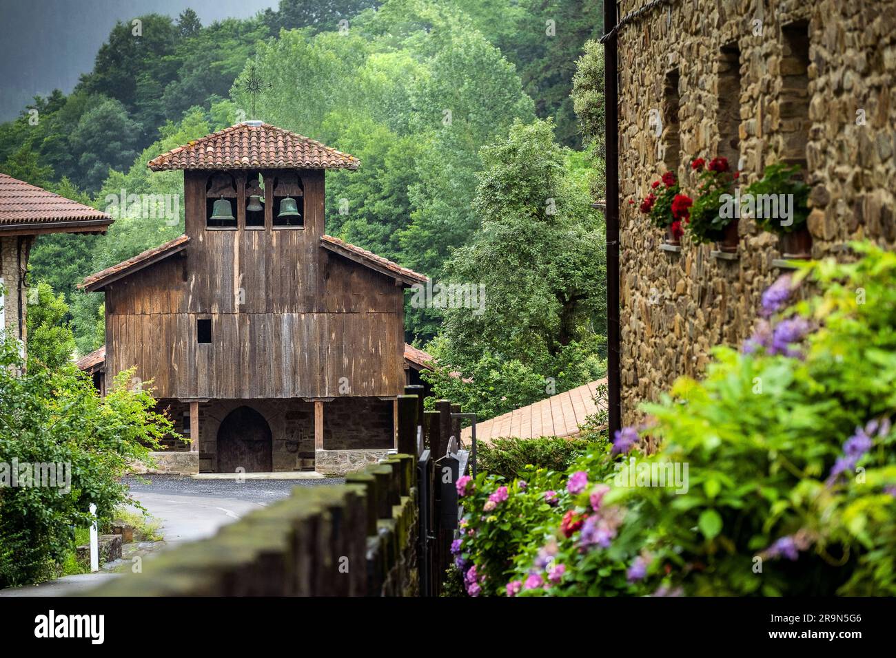 Country parish church hi-res stock photography and images - Alamy