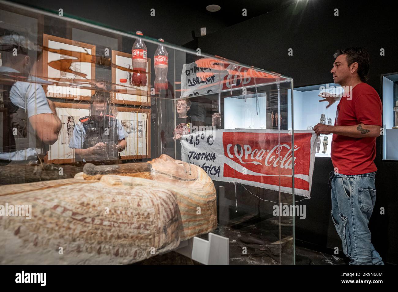 Climate activists stick their hands with glue to the showcases and pour ...