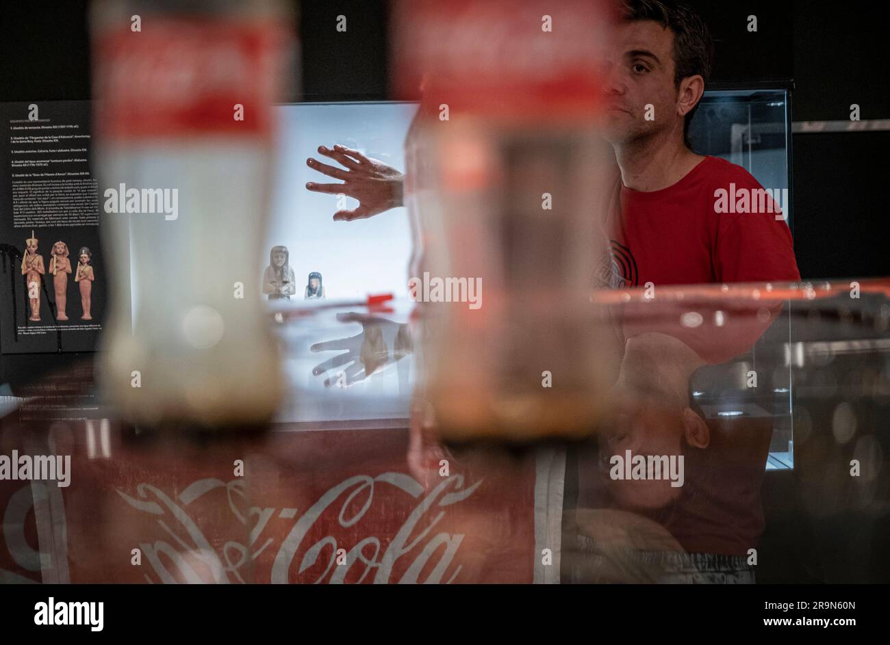 Climate activists stick their hands with glue to the showcases and pour ...