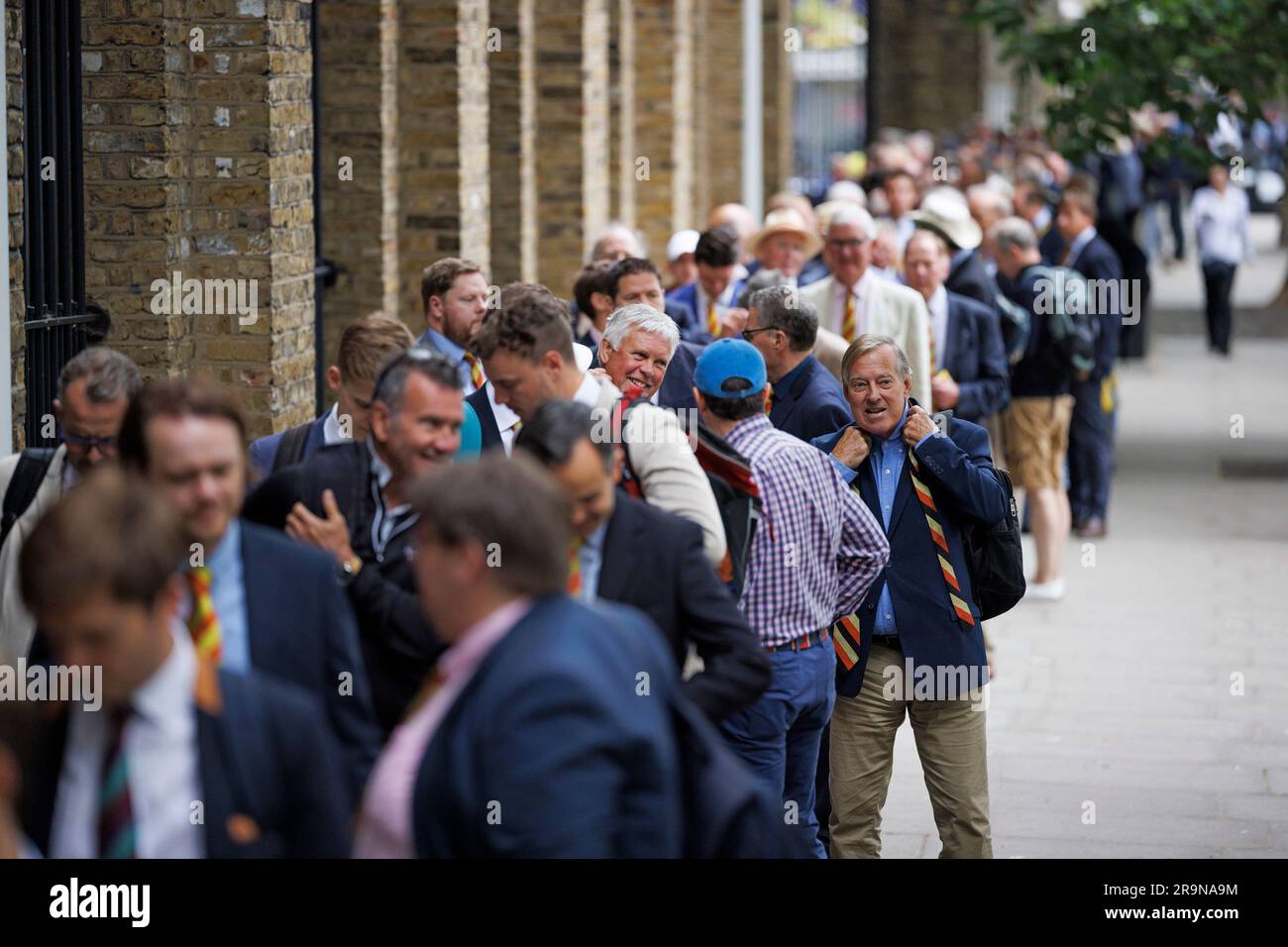 Mcc members queue hi-res stock photography and images - Alamy