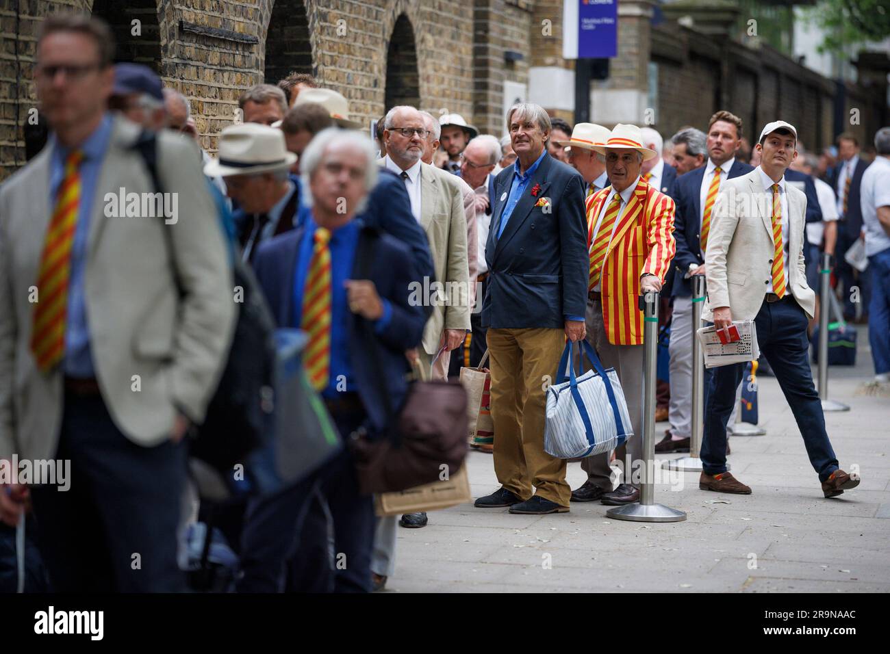 Mcc members queue hi-res stock photography and images - Alamy