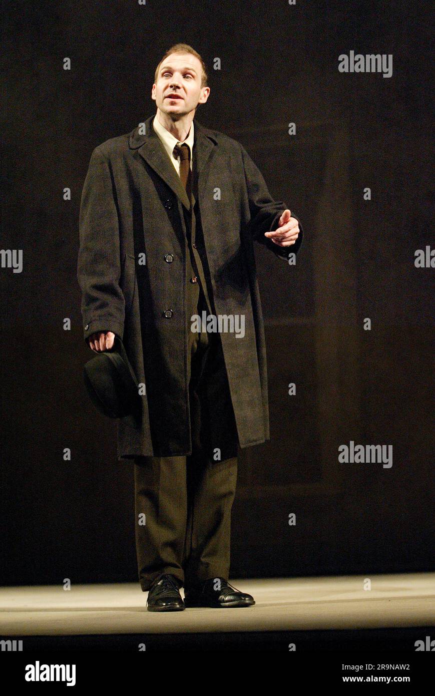 Ralph Fiennes performs Samuel Beckett’s First Love in a world premiere ...