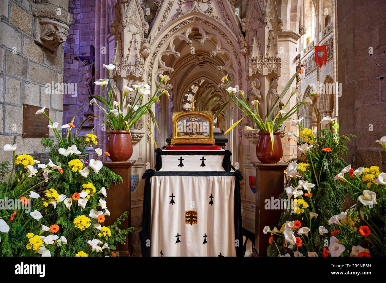 Reliquary skull hi-res stock photography and images - Alamy