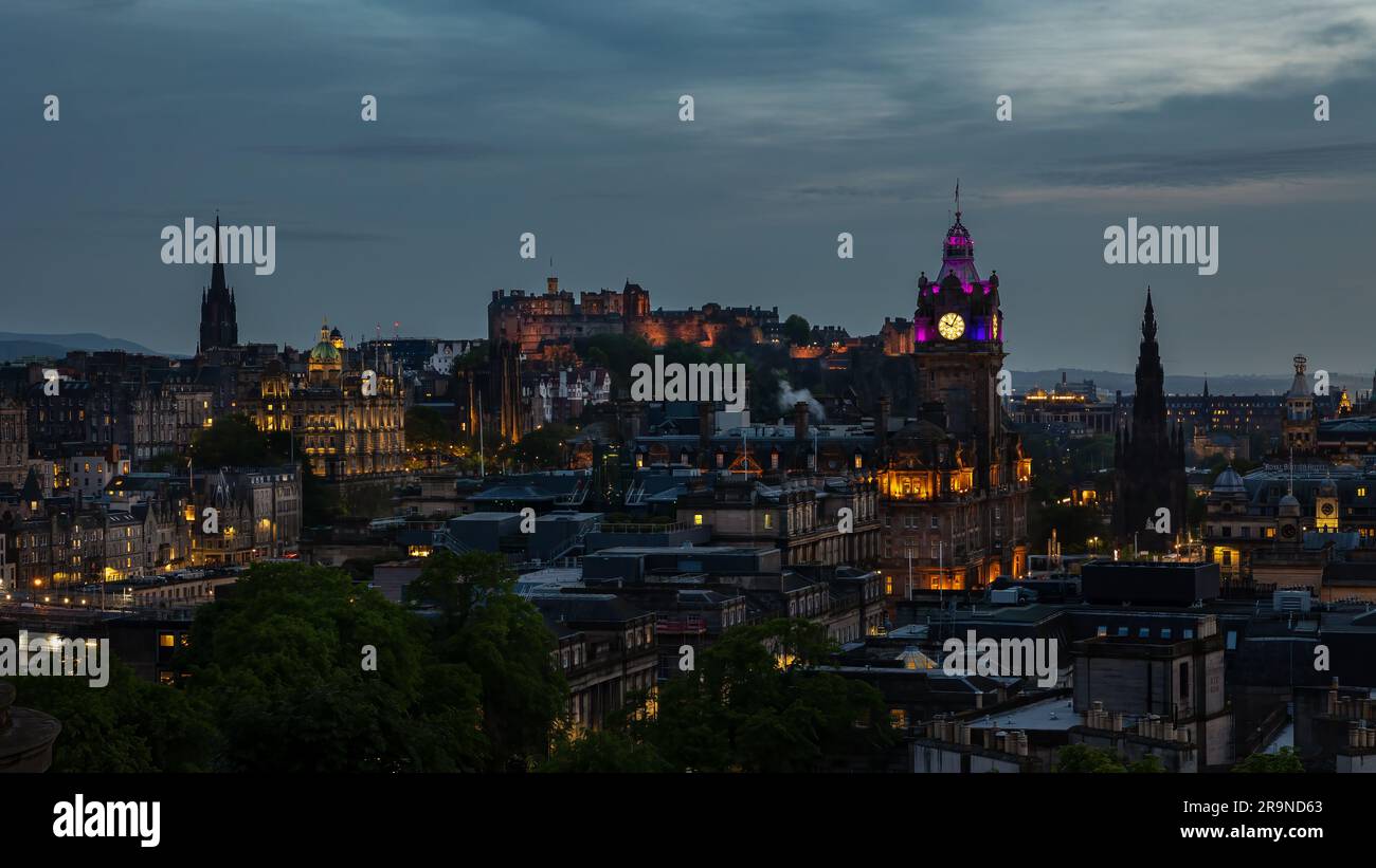 Night scenes in Edinburgh Stock Photo - Alamy