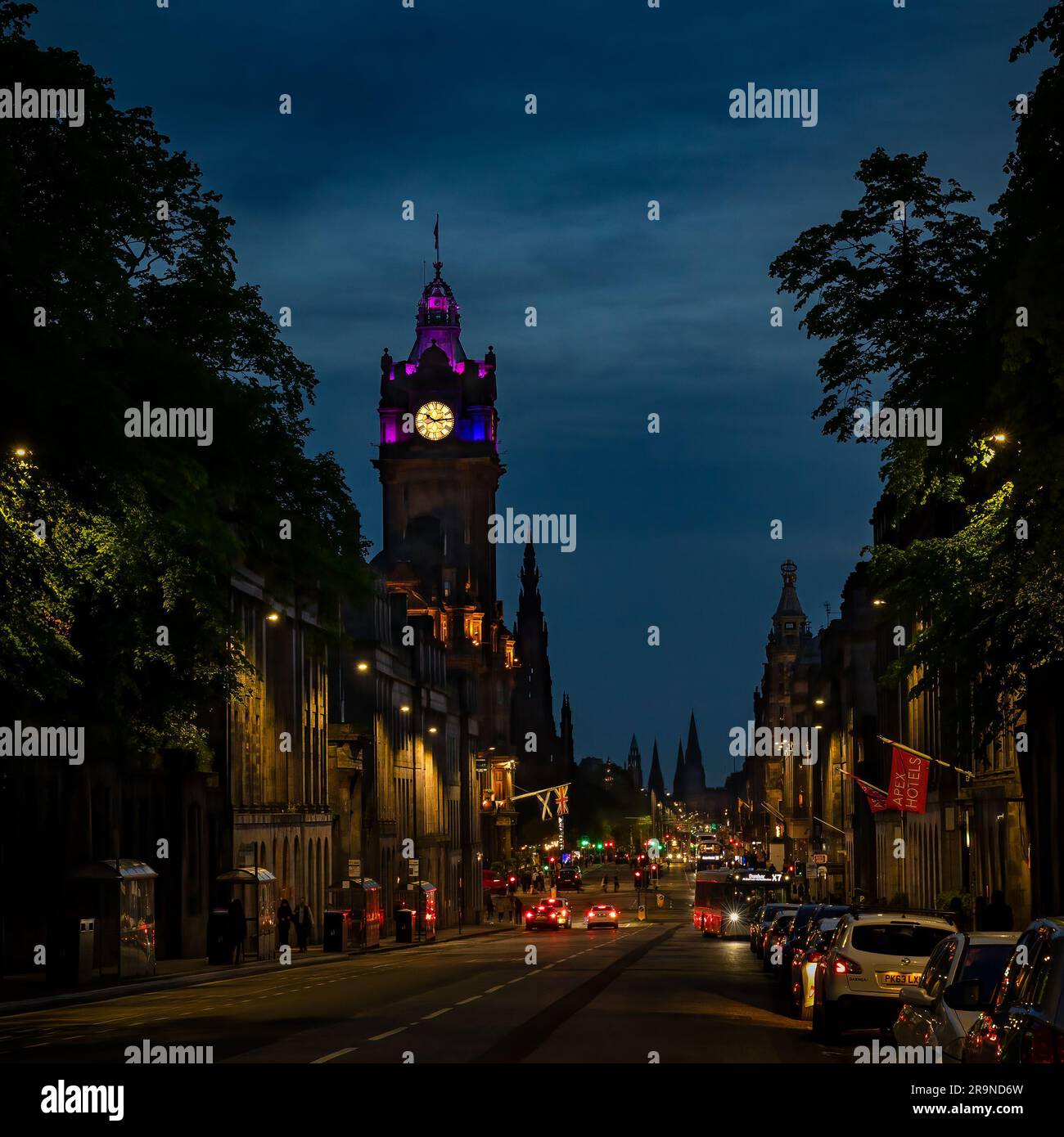 Night scenes in Edinburgh Stock Photo - Alamy