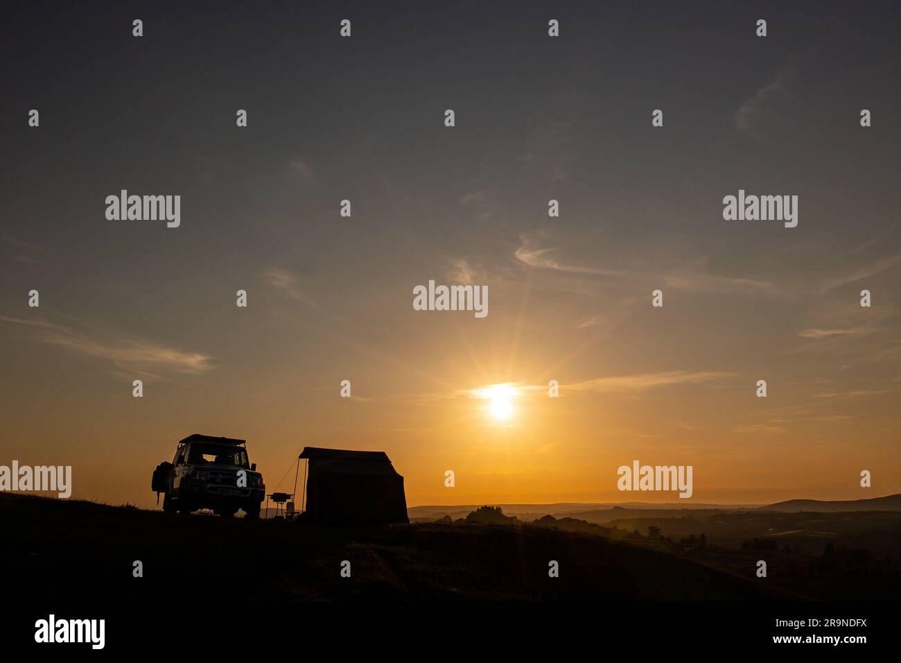 Overland camping sunset silhouette Stock Photo - Alamy
