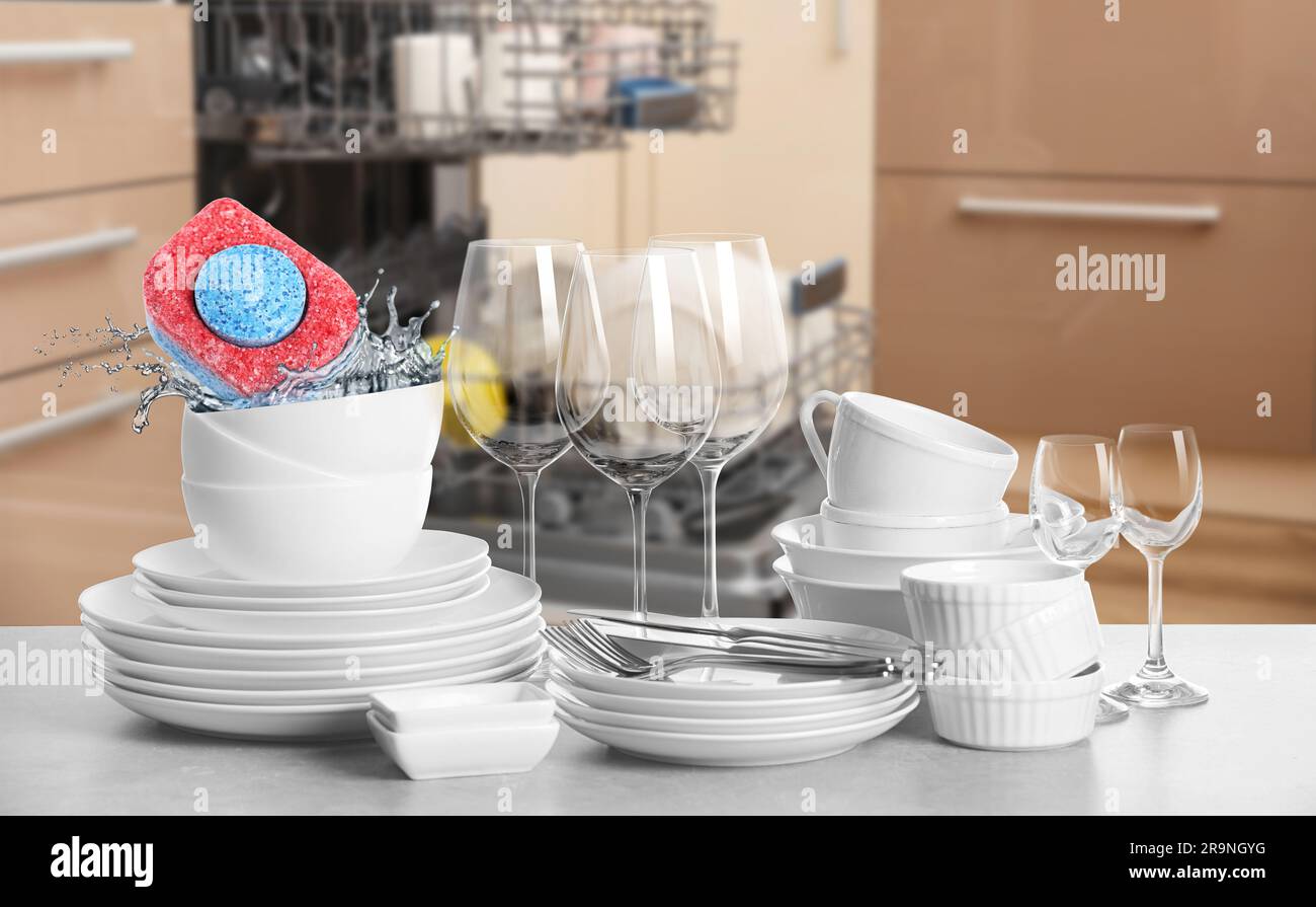 Plates stacked falling hi-res stock photography and images - Alamy