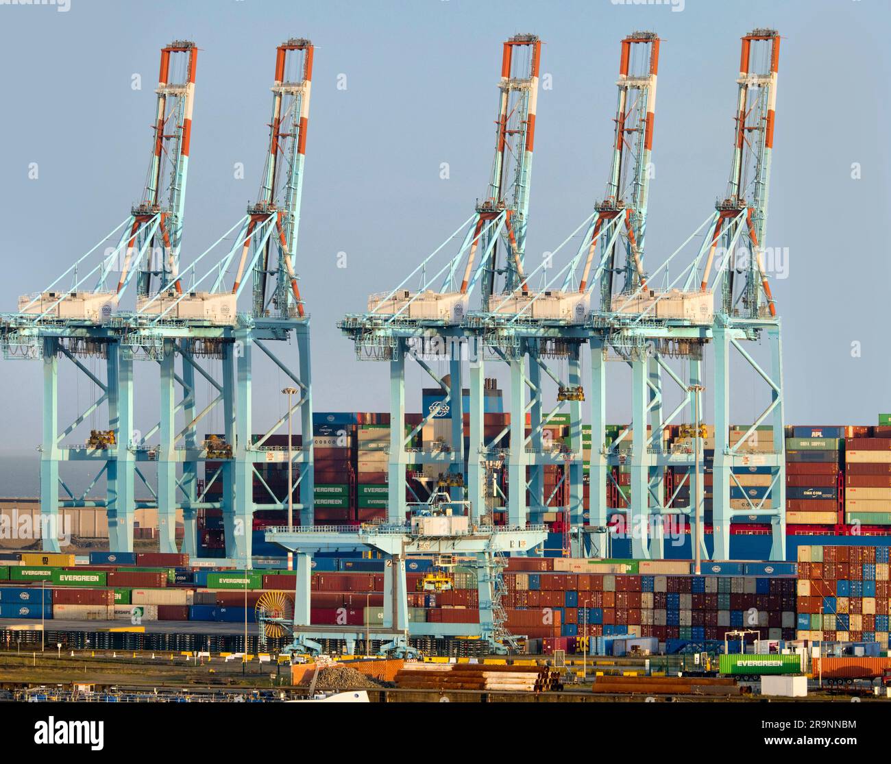 The Port of Zeebrugge is a large container, bulk cargo, new vehicles ...