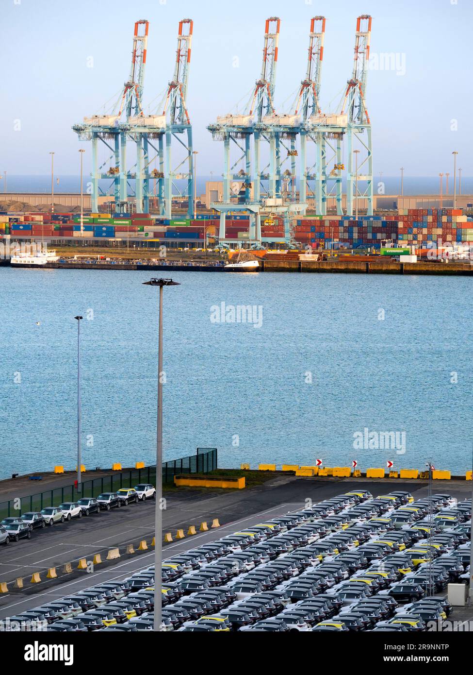 Gantry piles hi-res stock photography and images - Alamy