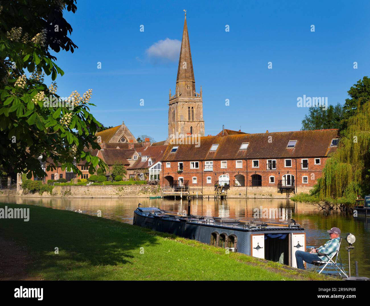 A fine view of the Thames at Abingdon, early on a summer morning. We're ...