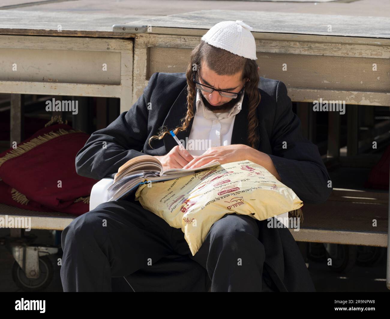 With over 5000 years of turbulent history behind it, Yerushalayim ...