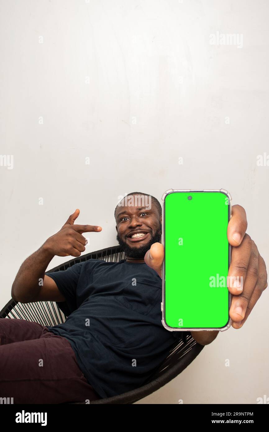 Person shows green screen smartphone hi-res stock photography and ...