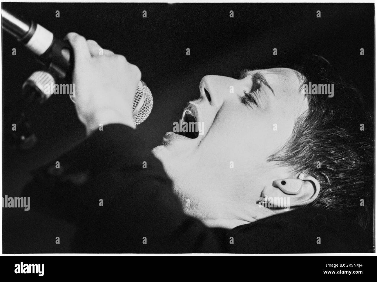 Elizabeth fraser cocteau twins hi-res stock photography and images - Alamy