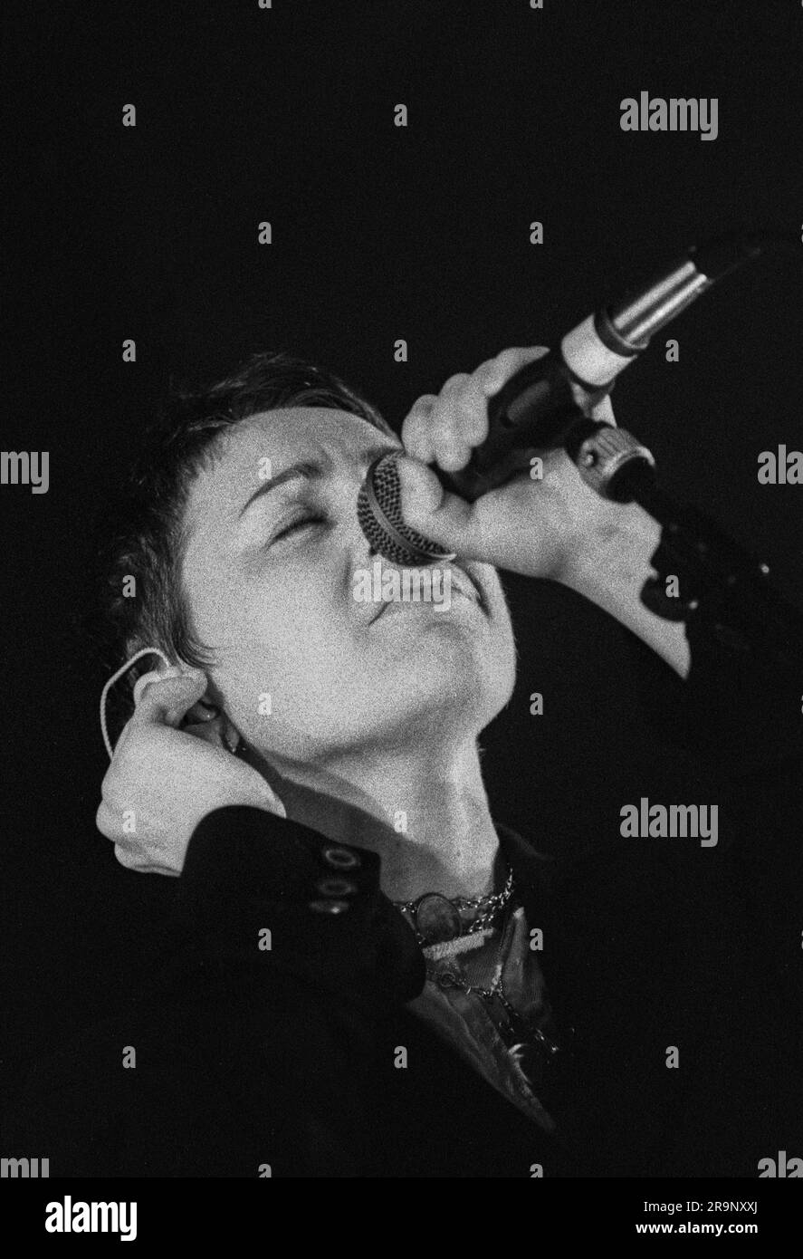 COCTEAU TWINS, CONCERT, 1994: Elizabeth Fraser of Scottish dream pop ...