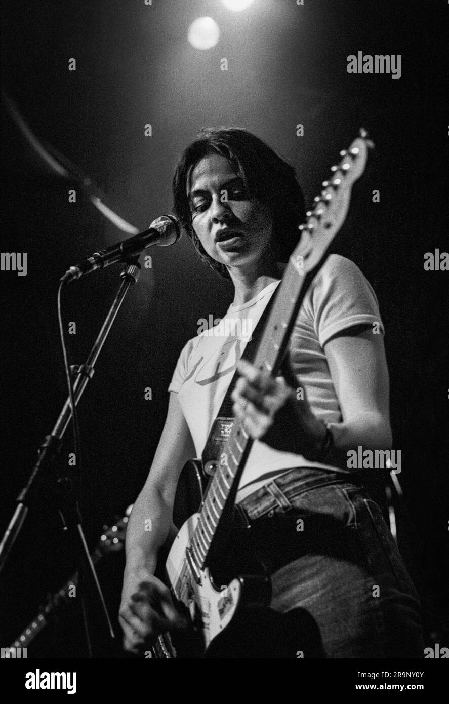 A young Louise Wener of rock band Sleeper playing a very early gig at ...