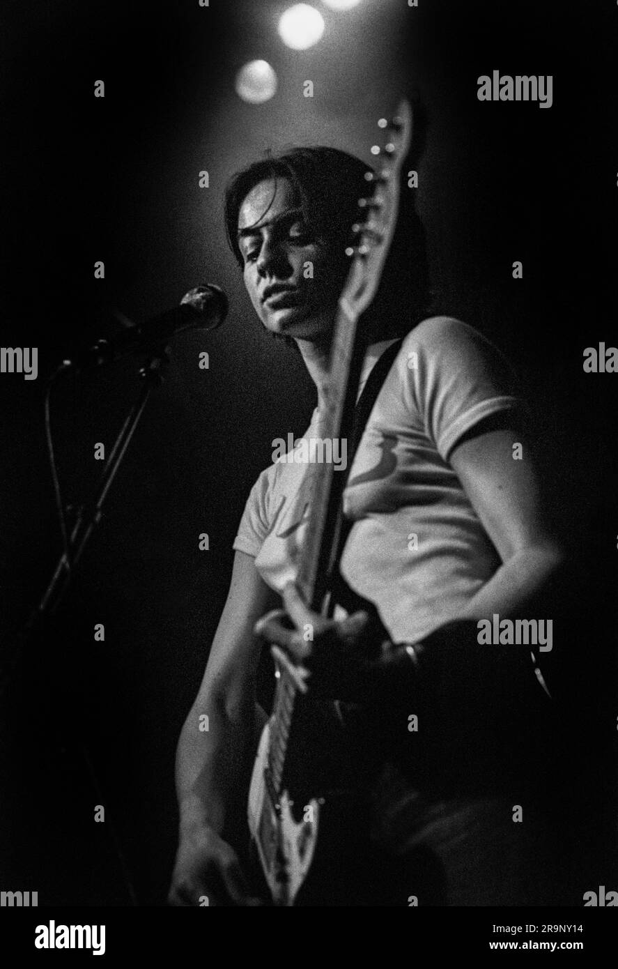 A young Louise Wener of rock band Sleeper playing a very early gig at ...