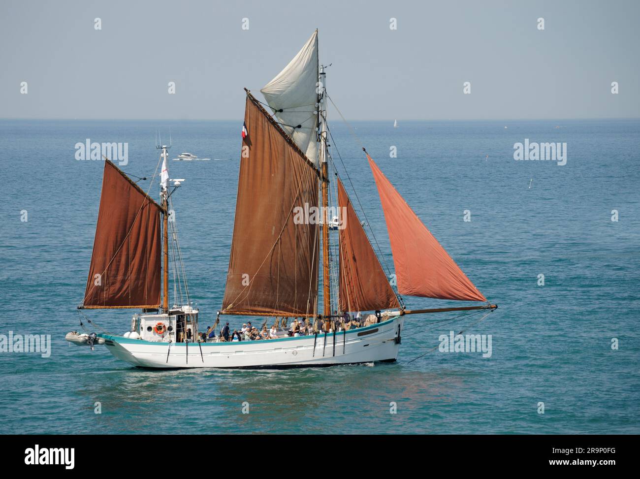 Fleur de Lampaul, gabare, auric ketch (1948), Homeport : Saint-Vaast-la ...
