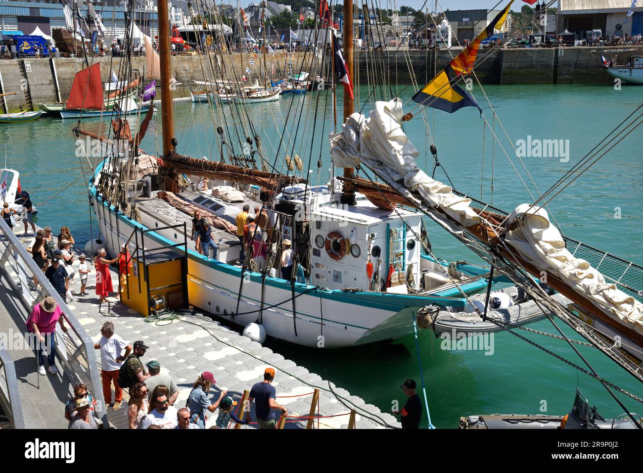Fleur de Lampaul, gabare, auric ketch (1948), Homeport : Saint-Vaast-la ...