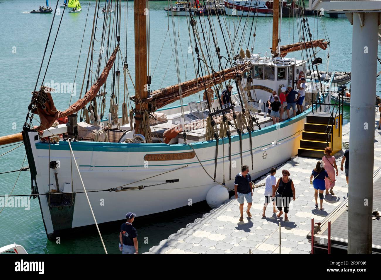Fleur de Lampaul, gabare, auric ketch (1948), Homeport : Saint-Vaast-la ...
