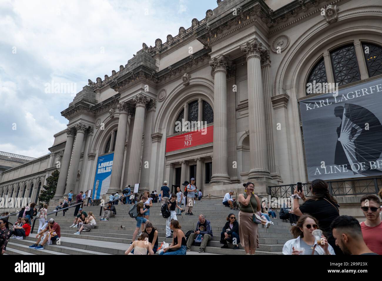 New York City Ny 6 12 2023 Metropolitan Museum Of Art Entrance
