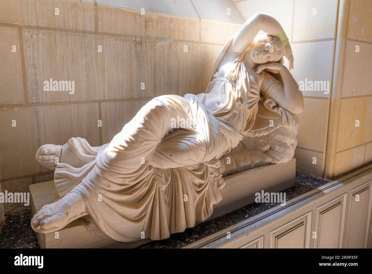 Statue of ariadne hi-res stock photography and images - Alamy