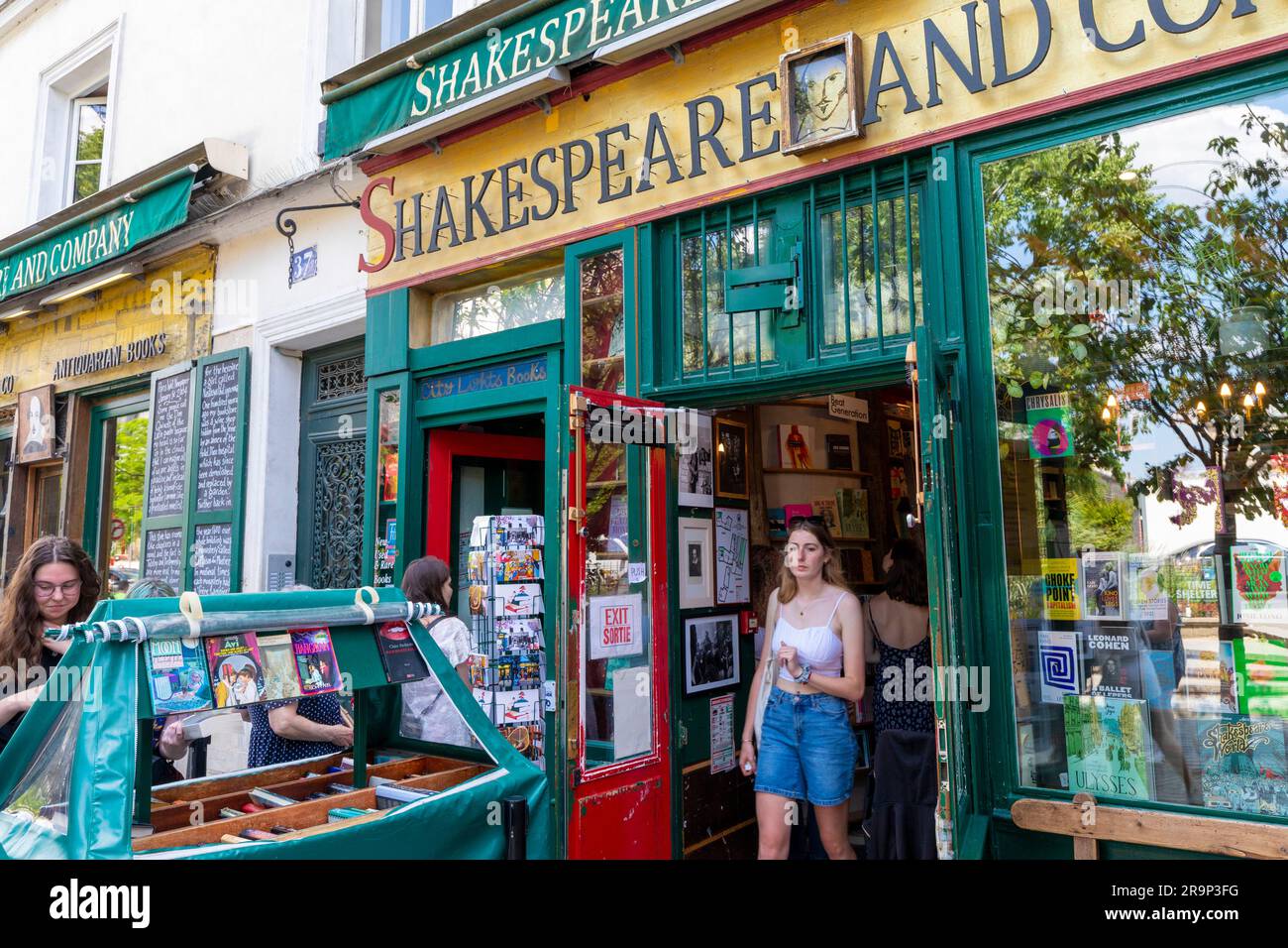 Shakespeare and Co Bookshop, Paris, France, Western Europe Stock Photo ...