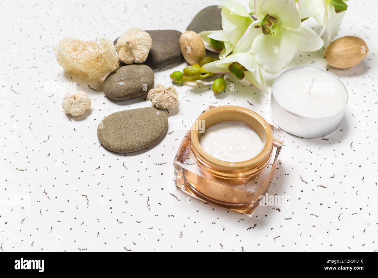 Beautiful spa setting Stock Photo - Alamy