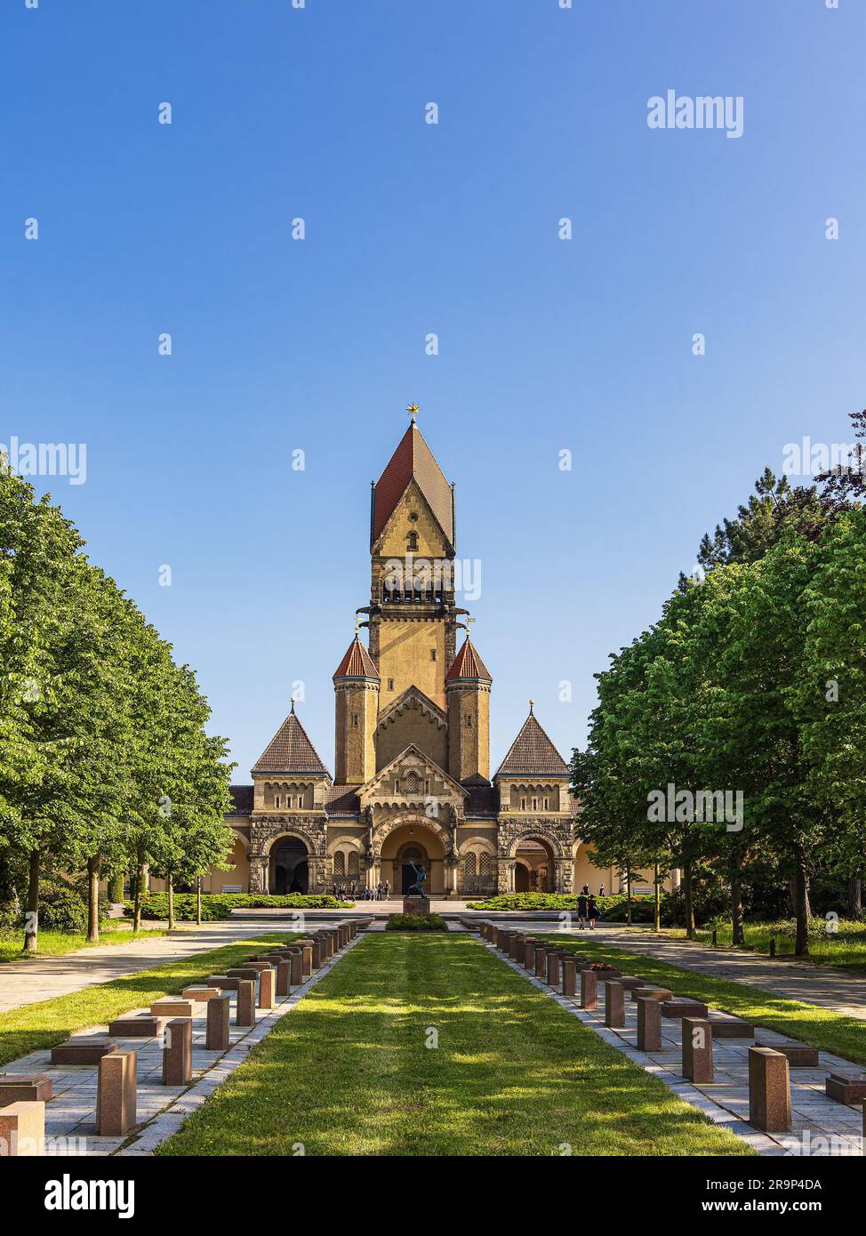 Chapel of the stadt cemetery hi-res stock photography and images - Alamy