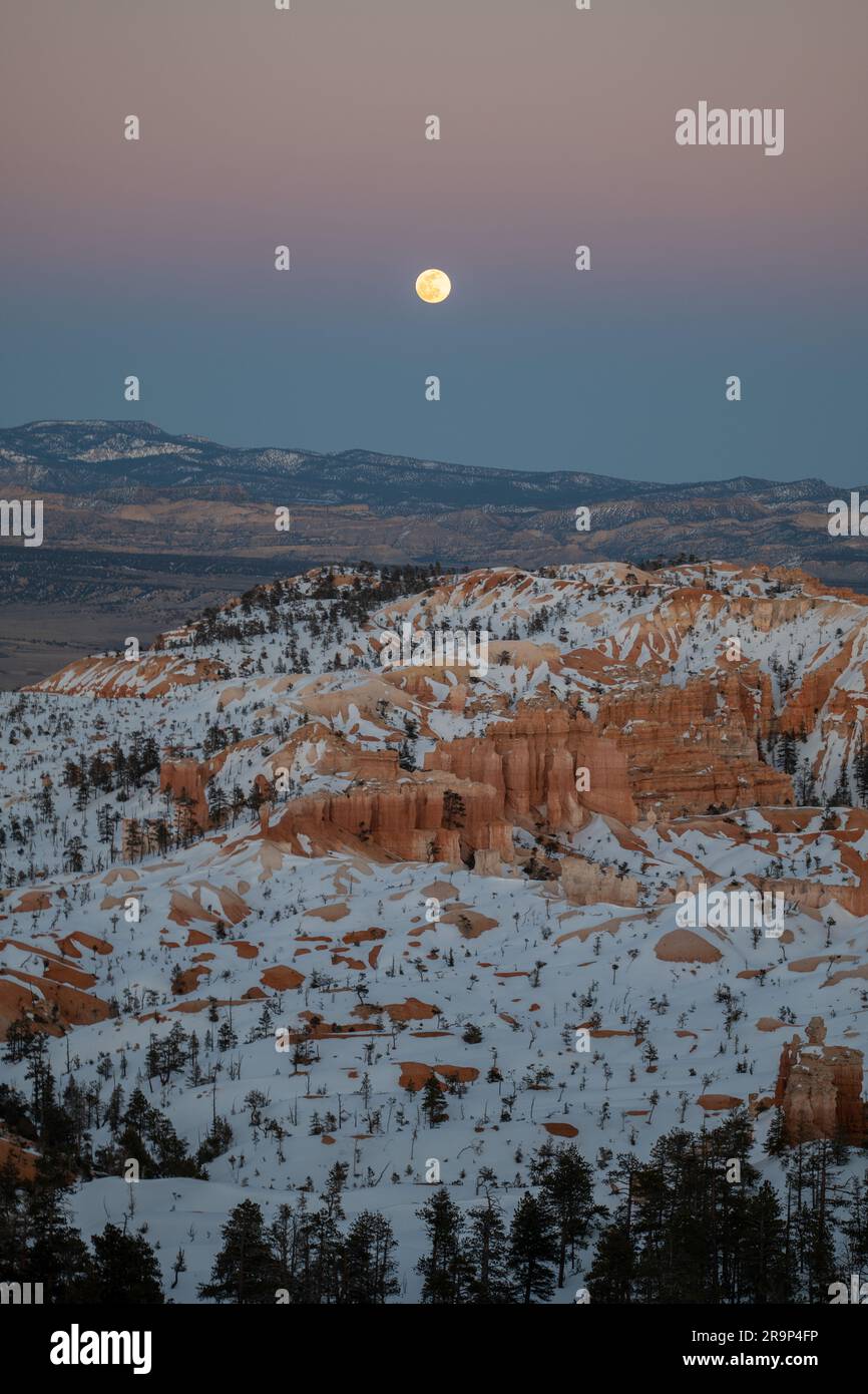 Full Moon over Bryce Canyon National Park Stock Photo - Alamy