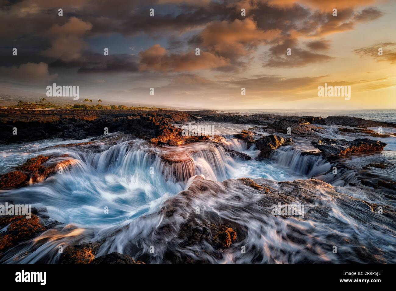 Ocean sinkhole lava tube. Hawaii, The Big Island Stock Photo - Alamy