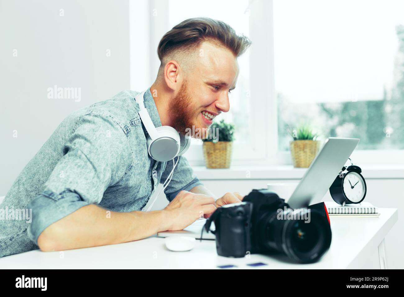 Photographer selecting photos on his computer Stock Photo - Alamy