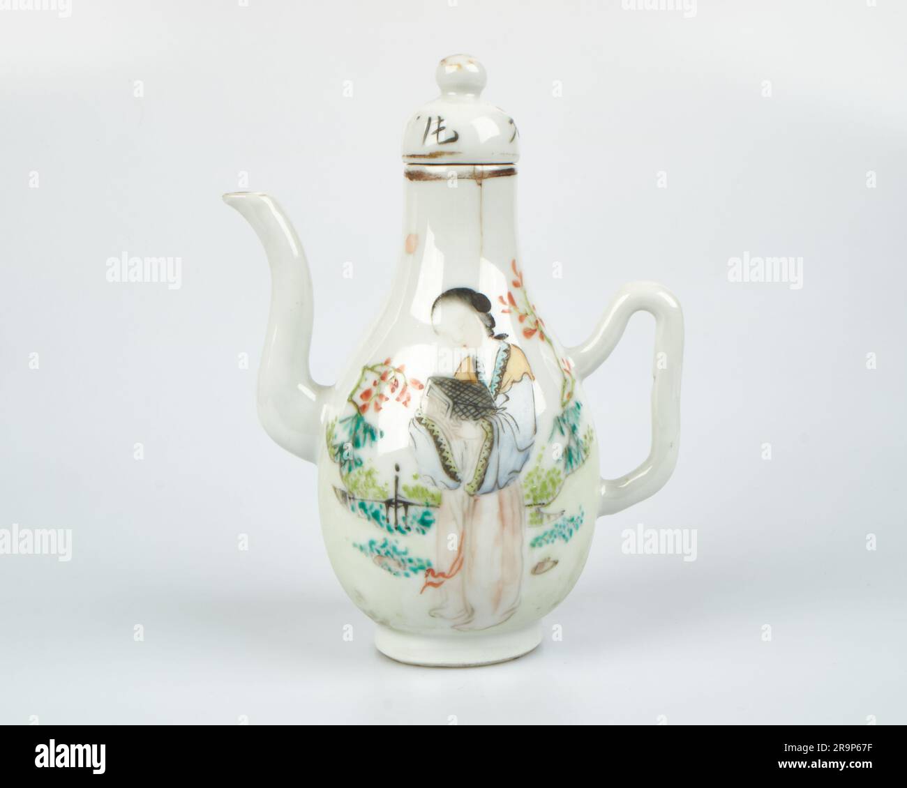 Chinese porcelain ewer hi-res stock photography and images - Alamy
