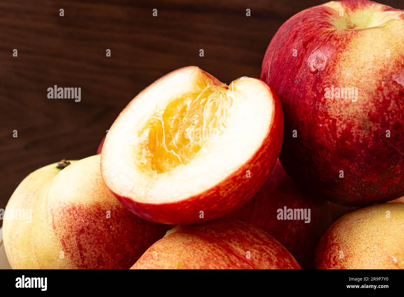 Small, sweet, hairless white peaches Stock Photo - Alamy