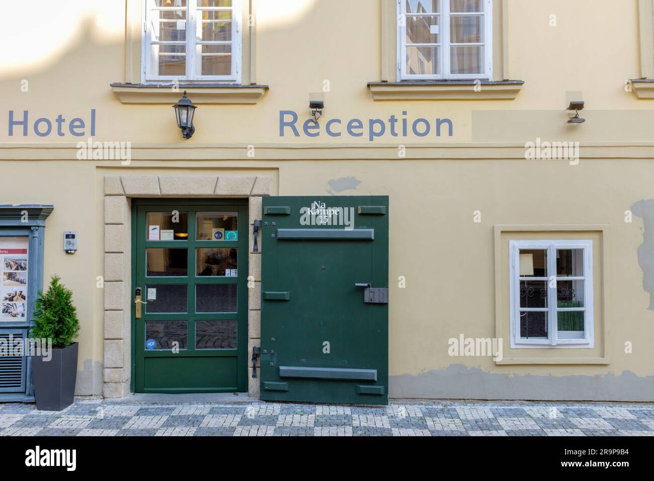 Front door bridge hi-res stock photography and images - Alamy