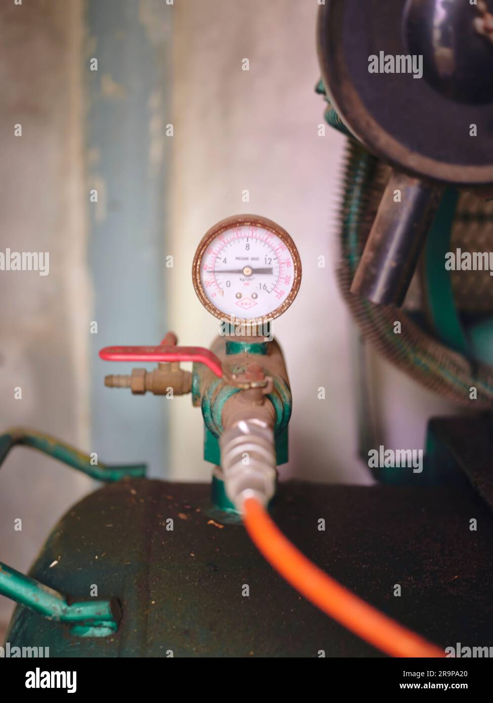 Manometer gas bottle industrial hi-res stock photography and images - Alamy