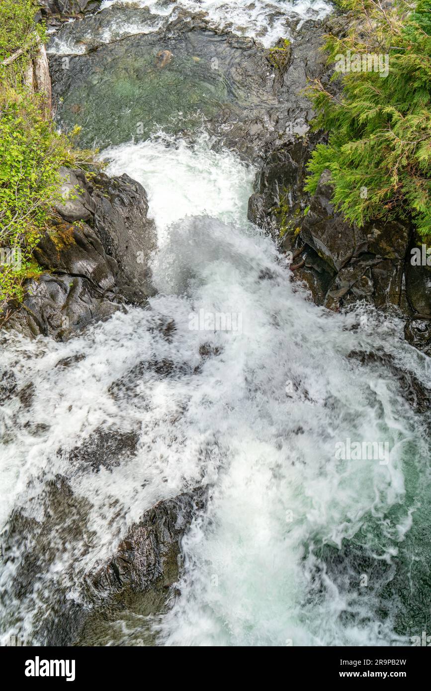 Top of a waterfall hi-res stock photography and images - Alamy