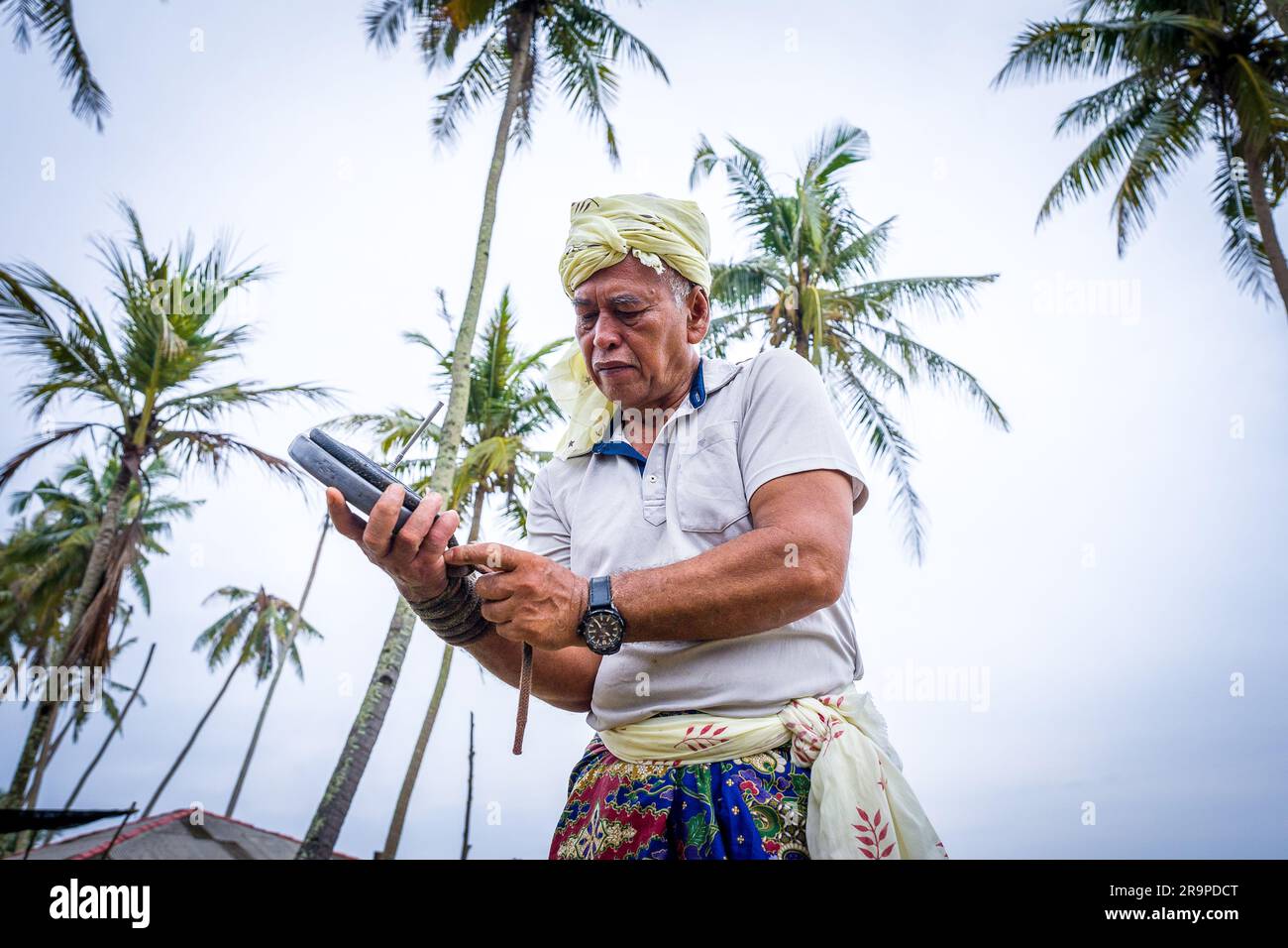 Traditional spinning top hi-res stock photography and images - Alamy