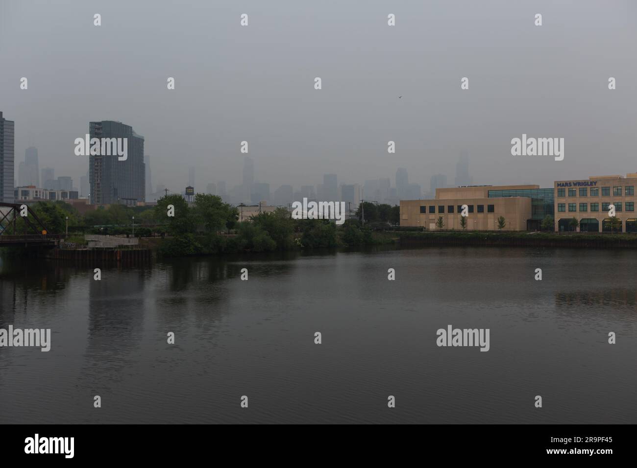 Wildfire smoke canada 2023 chicago hi-res stock photography and images ...