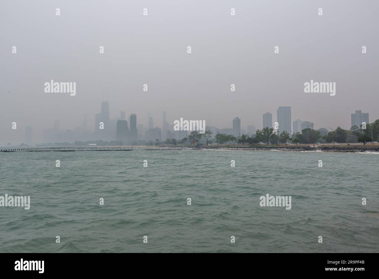 Wildfire smoke canada 2023 chicago hi-res stock photography and images ...