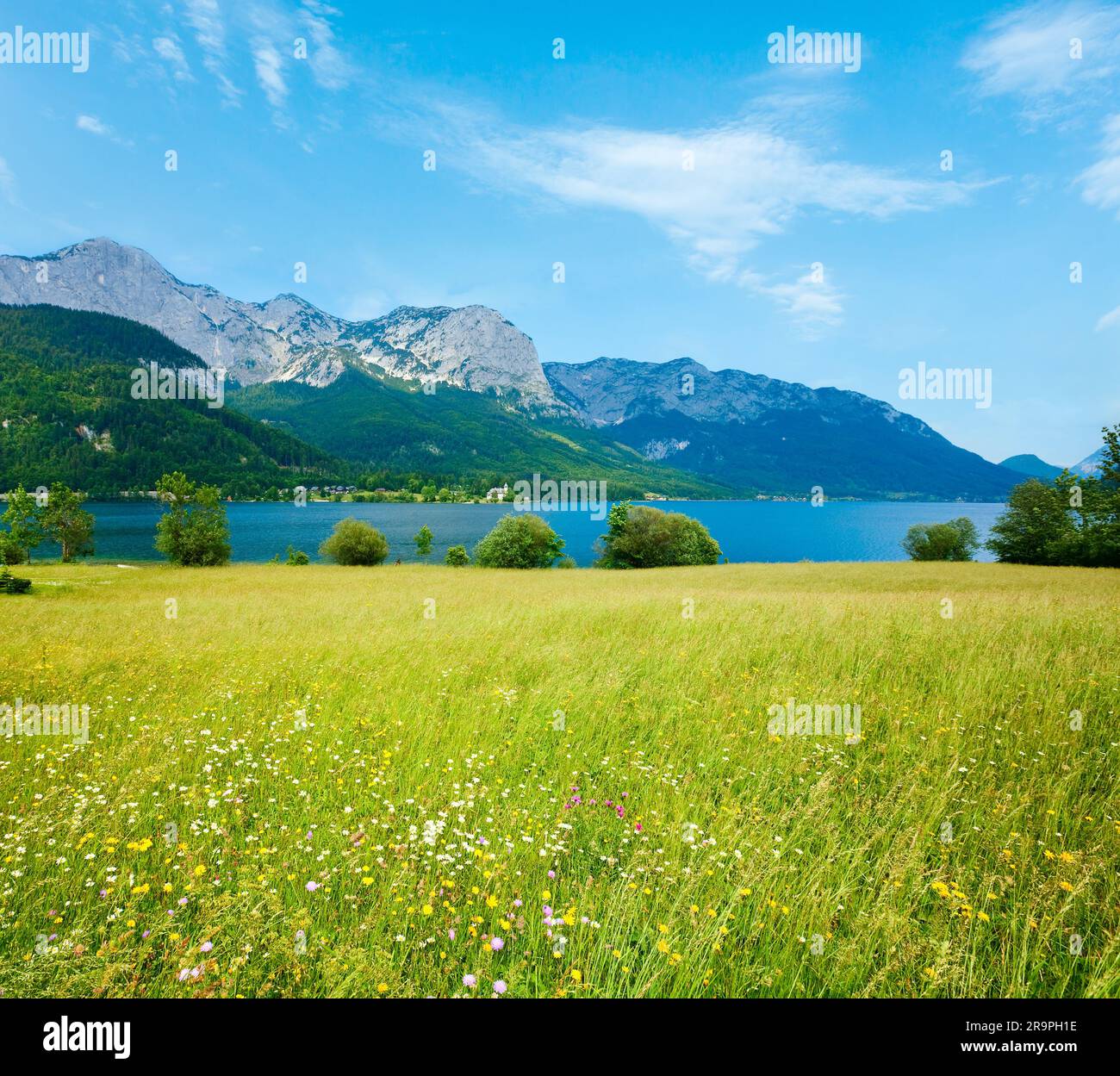 Castle grundlsee hi-res stock photography and images - Alamy