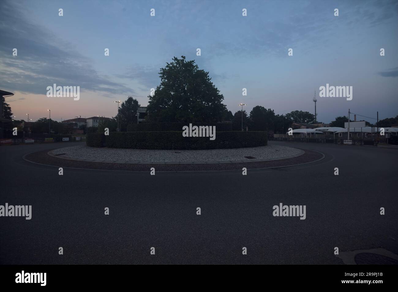 City roundabout illuminated dusk light hi-res stock photography and ...